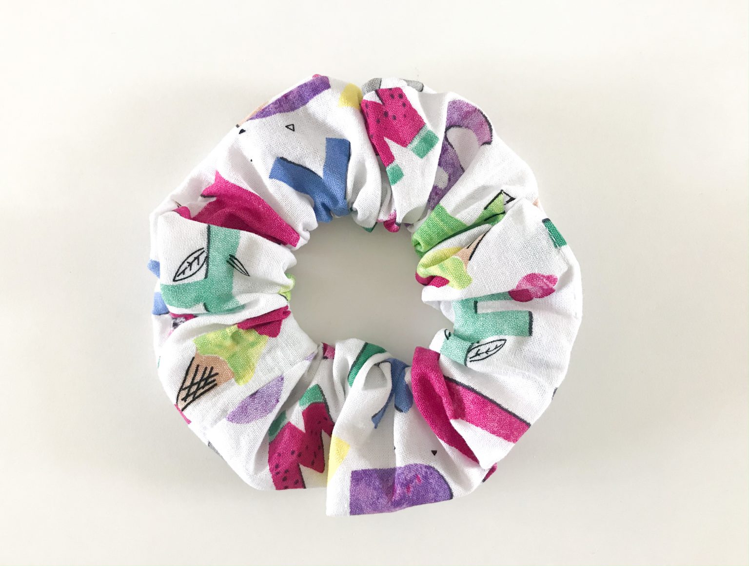 Scrunchie Tutorial for scrap busting - tutorial by Below The Kōwhai