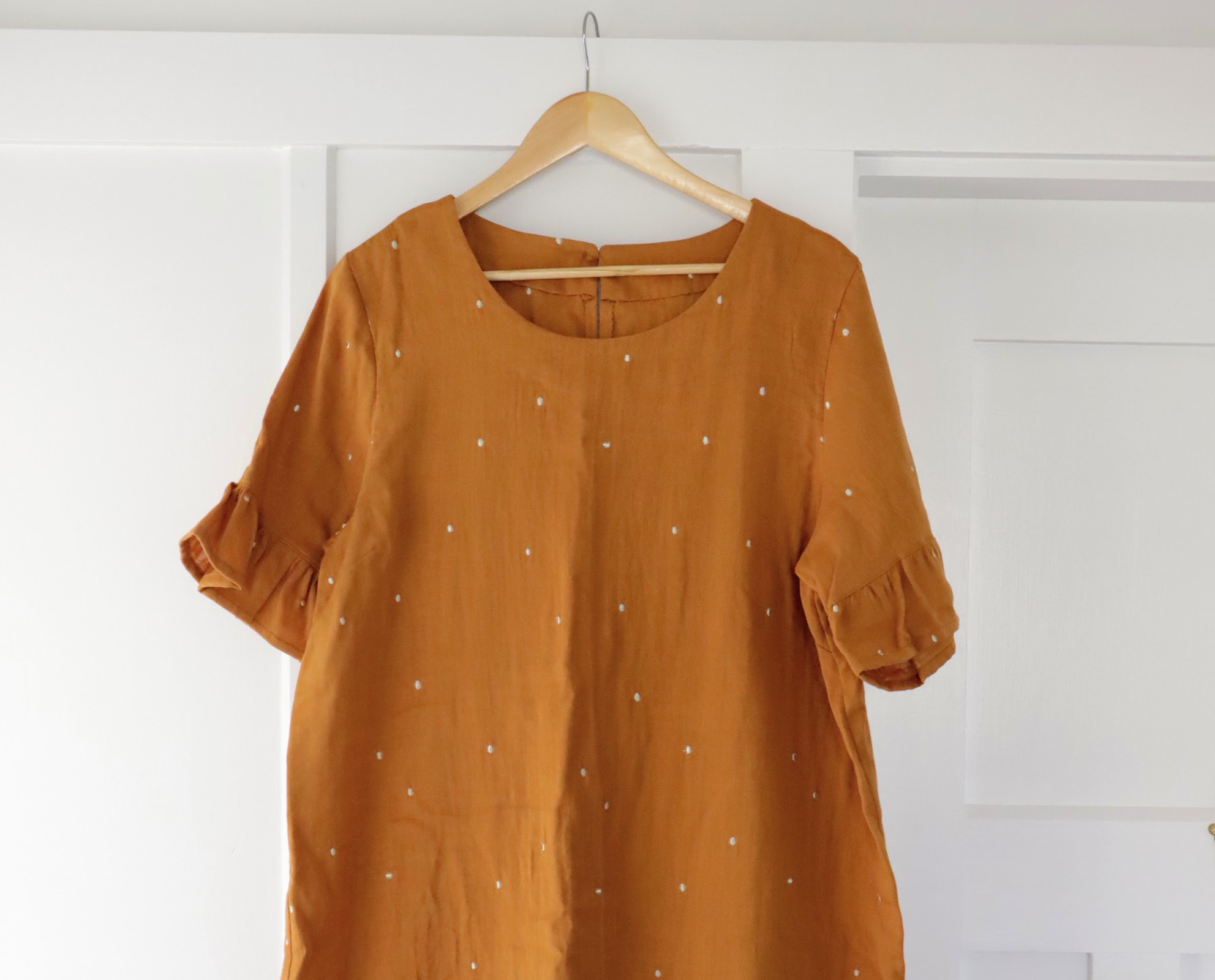 How to sew Enclosed Neckline Facing - Below The Kōwhai